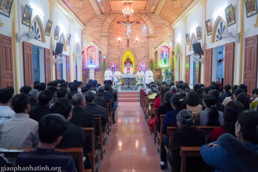 Đức cha Louis thăm các cha già hưu trong những ngày đầu xuân – Giáo ...