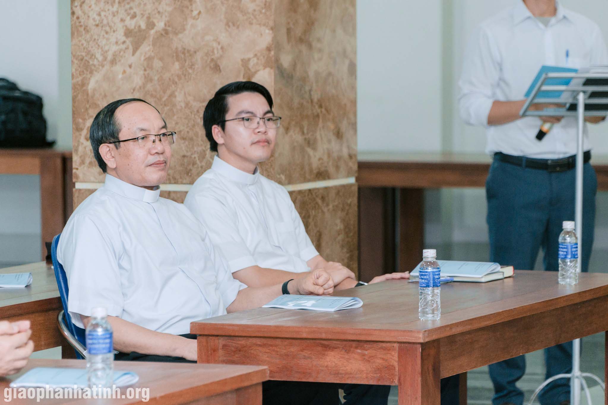 Linh mục khóa XIII, XIV và chủng sinh khóa XV tham dự Thường huấn linh ...